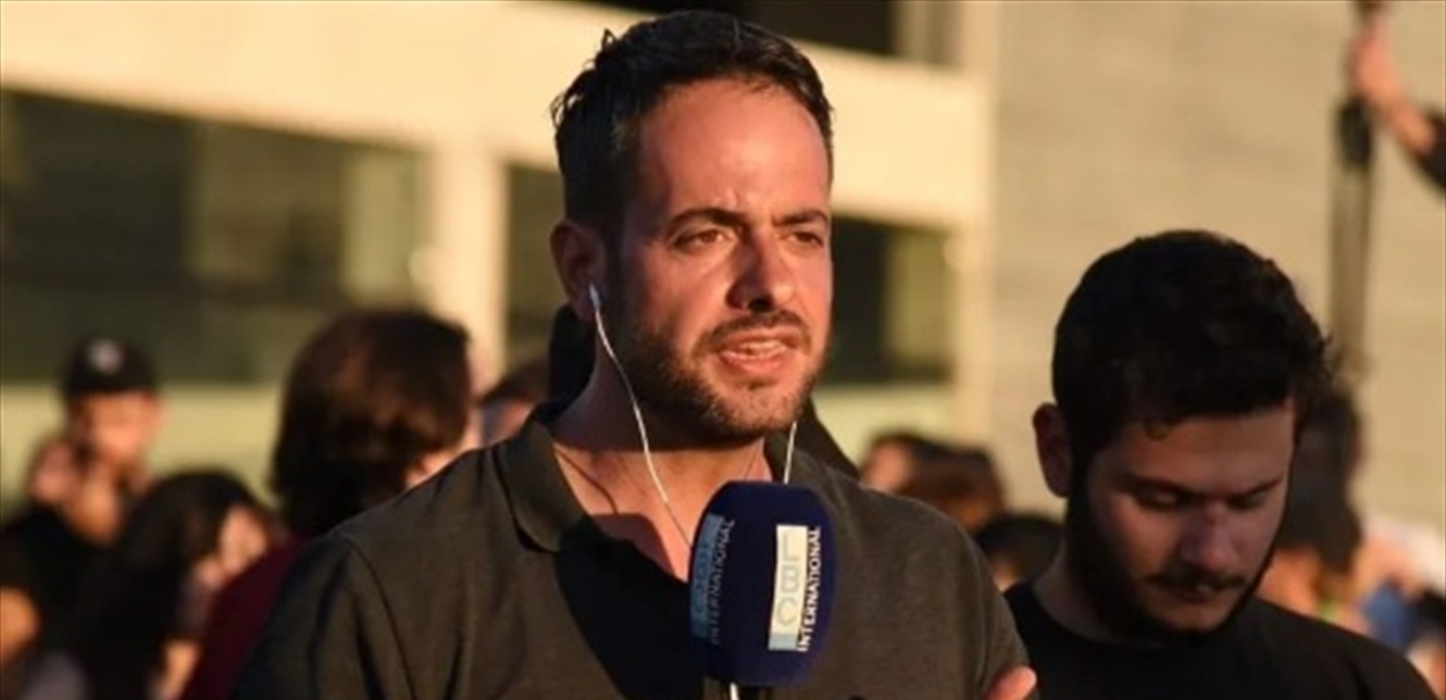 مراسل الـال بي سي يُرزق وزوجته بطفلة... شاهدوا الصورة التي نشرها