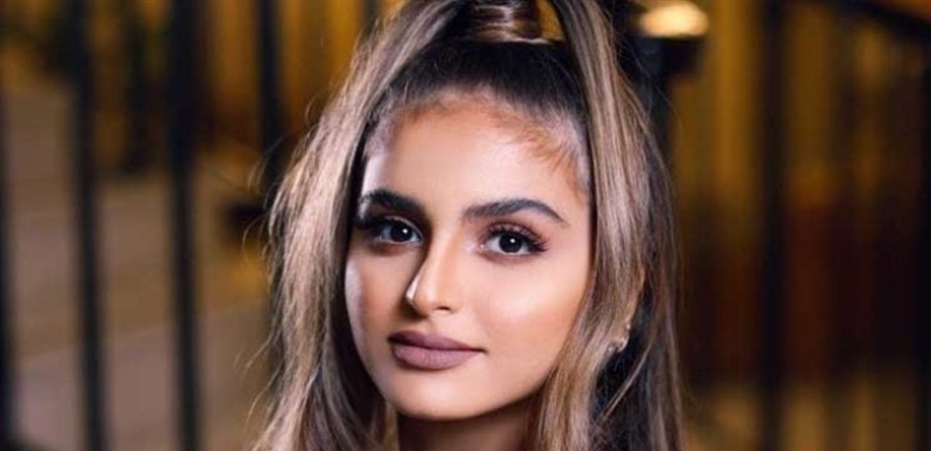 حلا الترك تتألق بالأبيض القصير في دبي (فيديو)