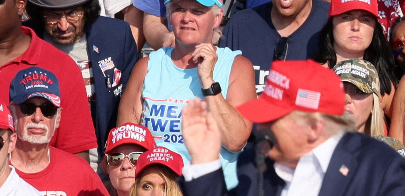 رسم بياني أنقذ حياتيه.. ترامب يكشف سبب نجاته من الموت